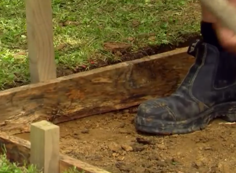 How to Build a Log Cabin Base | 1 Click Log Cabins